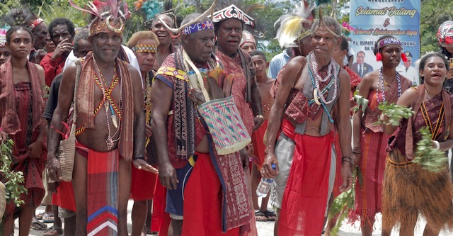The Moi Tribe Opposing Timber Corporate Giants - Yayasan Pusaka Bentala ...